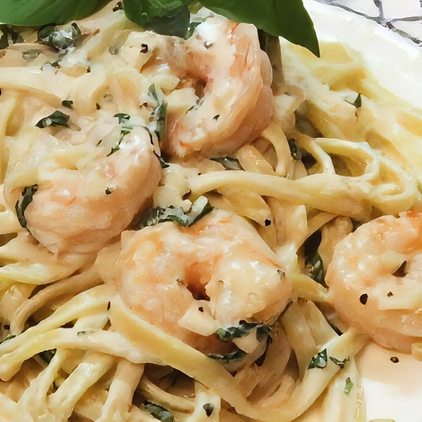 Pâtes aux Crevettes Crémeuses au Basilic – Recette Facile et Gourmande ...