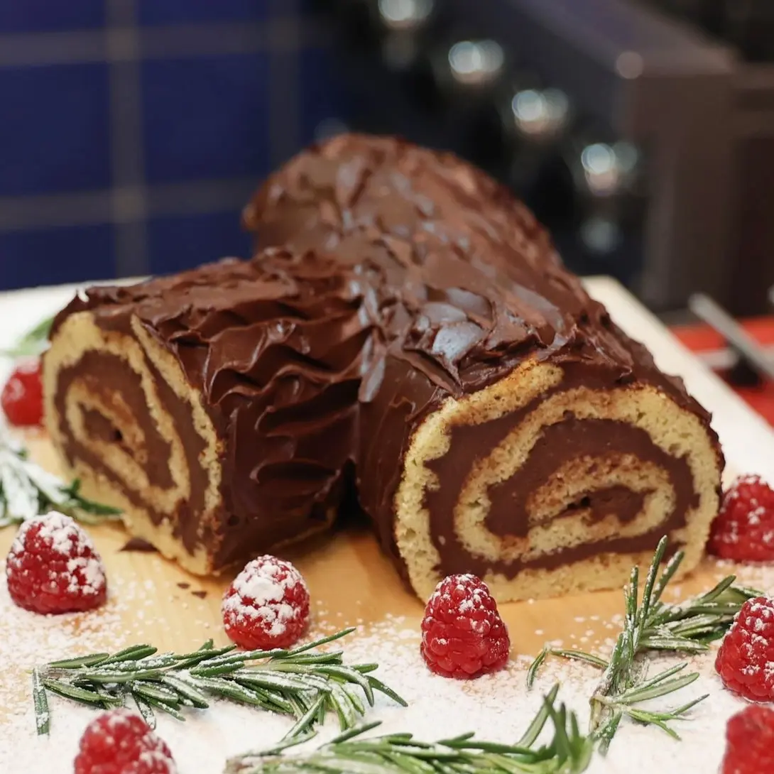 Bûche de Noël (Classic French Yule Log) – Foolproof, Make-Ahead Holiday ...