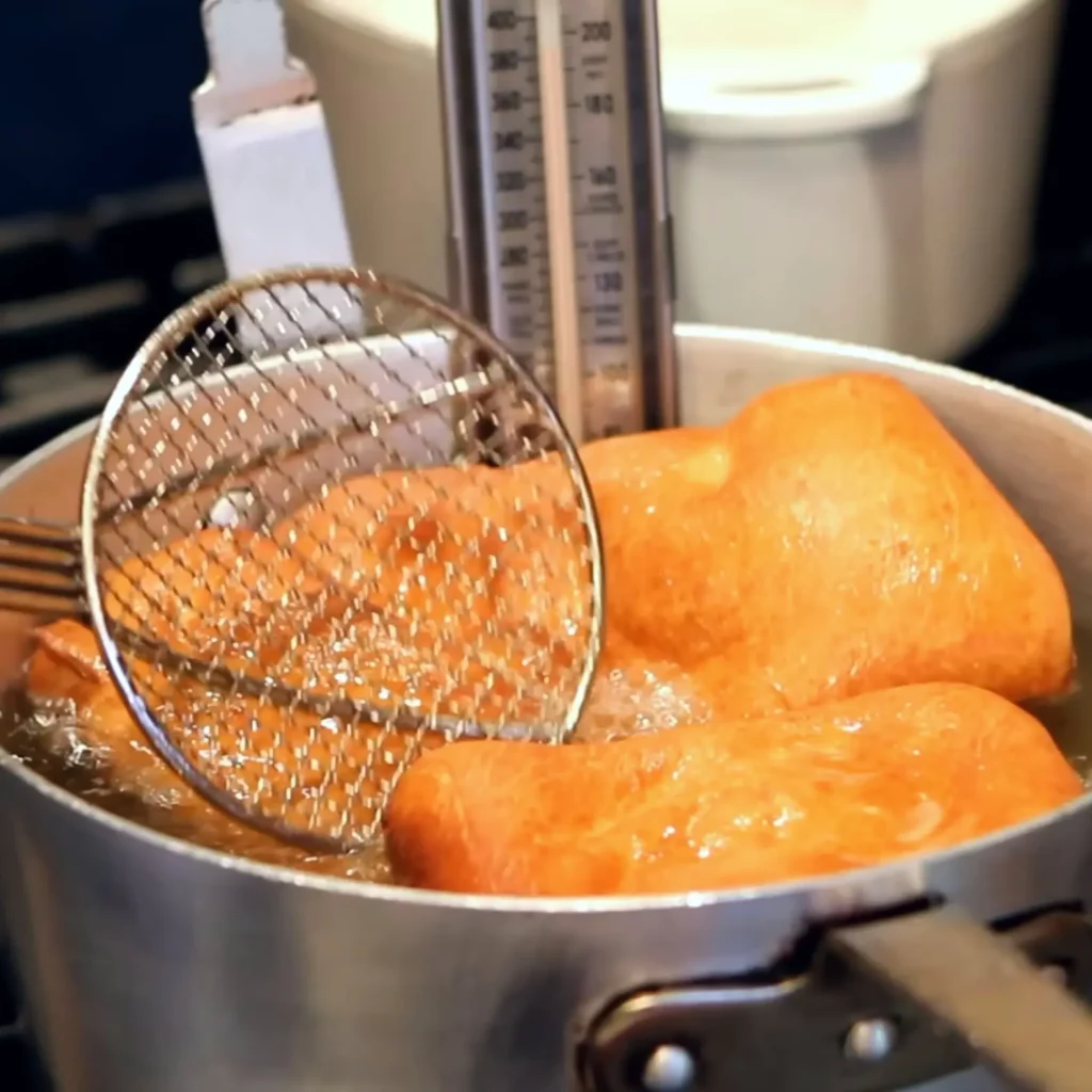 Homemade Canadian Beaver Tails (Easy Fried Dough with Cinnamon Sugar ...