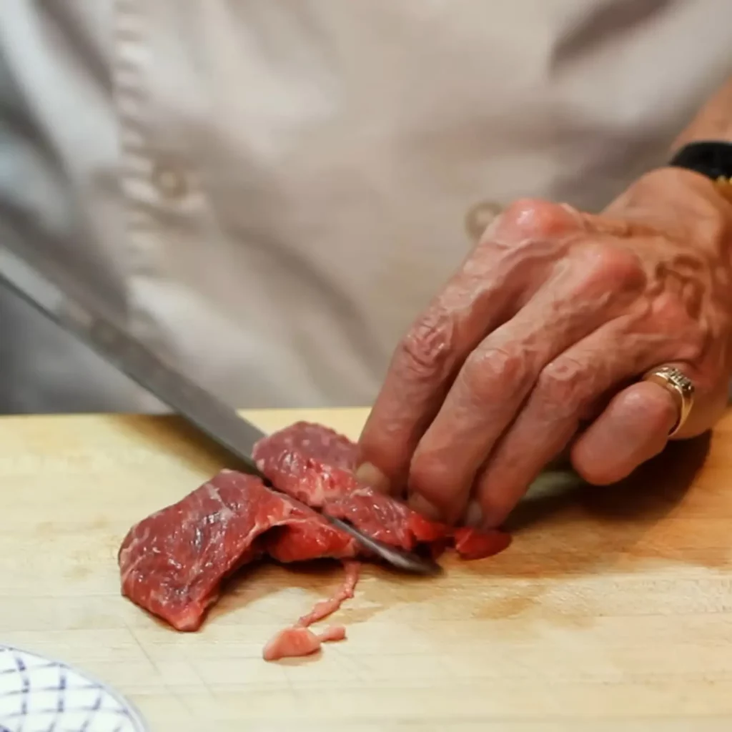 Panini au steak avec sauce froide à l’estragon (style béarnaise) et ...